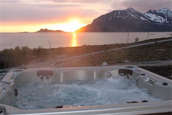 Where did Harry and Meghan go on honeymoon? | 101 Honeymoons